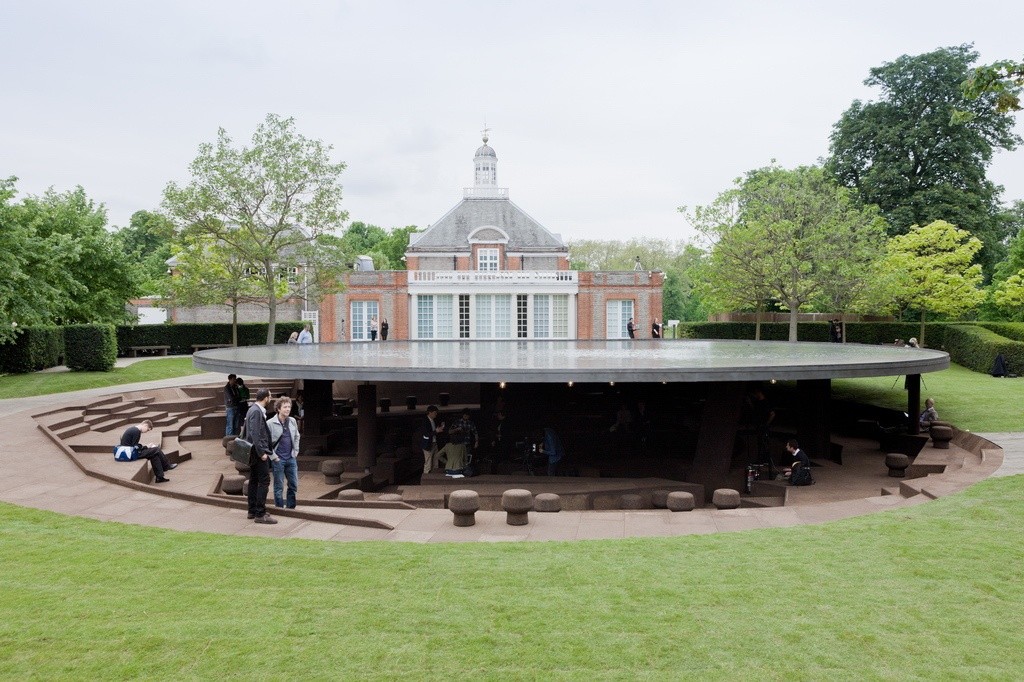 Presentation of the Serpentine Gallery Pavilion, lined with cork from ...